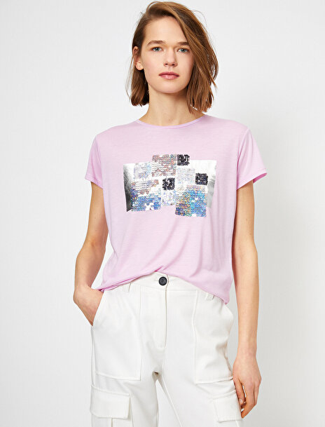 Koton Kadın Pul Payet Detaylı Bisiklet Yaka Tişört