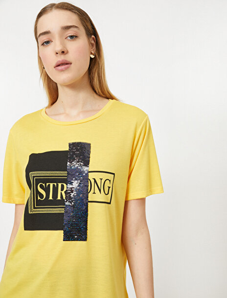 Koton Kadın Pul Detaylı Yazı Baskılı Tişört