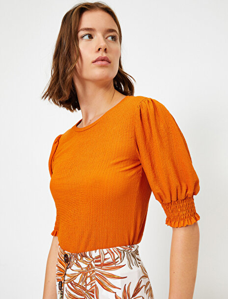 Koton Kadın Bisiklet Yaka Kısa Kollu Kolu Büzgülü T-Shirt