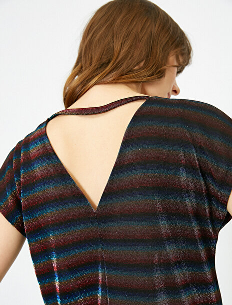 Koton Kadın Sırt Detaylı Parlak Kumaş Bisiklet Yaka Tişört