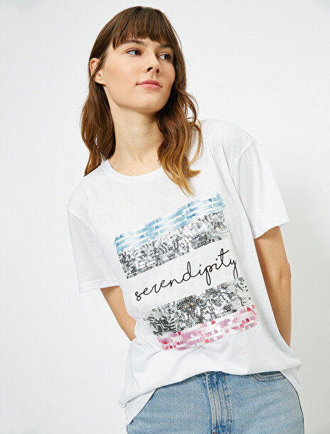 Koton Kadın Yazı Baskılı Pul Detaylı Tişört