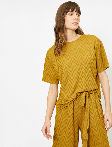 Koton Kadın Geometrik Desenli Standart Kalıp Tişört