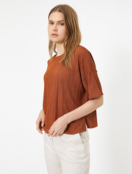 Koton Kadın Bisiklet Yaka Kısa Kol Rahat Kesim Tişört