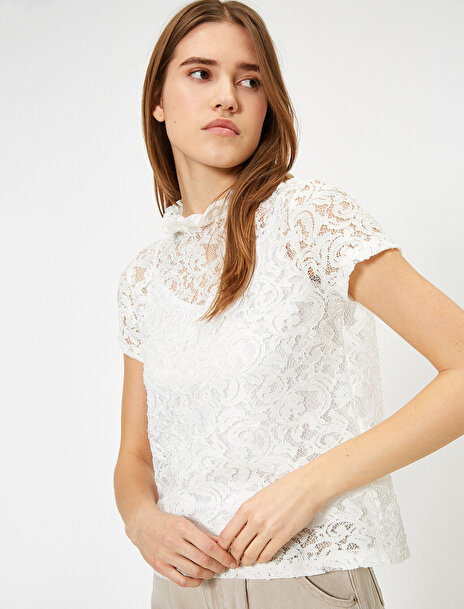 Koton Kadın Dantel Detaylı Bisiklet Yaka Tişört