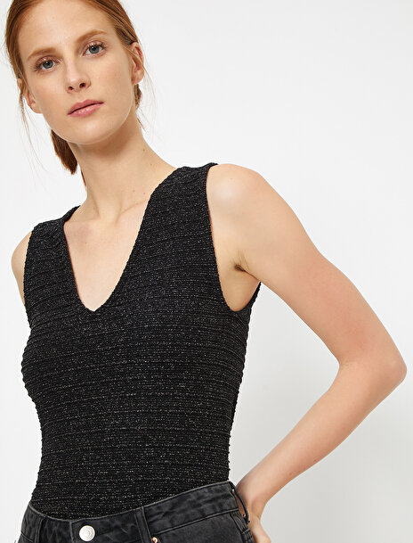 Koton Kadın Simli V Yaka Dar Kesim Atlet Koton Kadın Simli V Yaka Dar Kesim Atlet