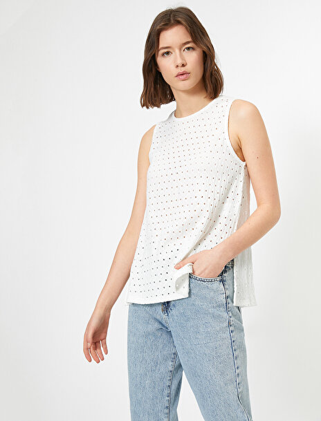 Koton Kadın Yırtmaç Detaylı Standart Kalıp Bisiklet Yaka Tişört