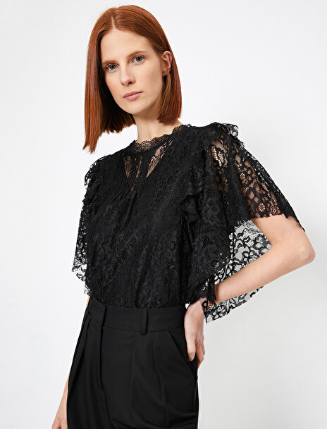 Koton Kadın Dantel Fırıfır Detaylı Atletli Kısa Kollu Bluz Koton Kadın Dantel Fırıfır Detaylı Atletli Kısa Kollu Bluz