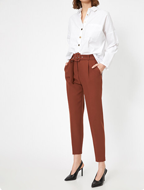 Koton Kadın Yüksek Bel Kemer Detaylı Havuç Pantolon Koton Kadın Yüksek Bel Kemer Detaylı Havuç Pantolon