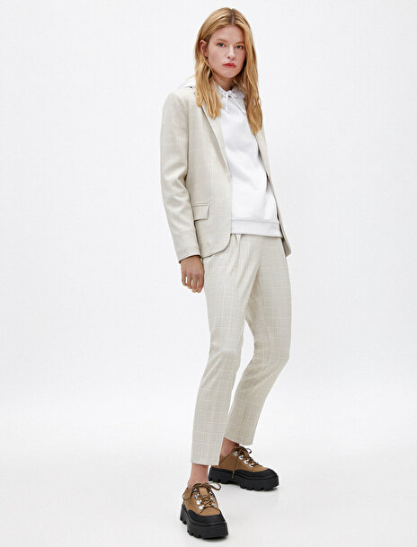 Koton Kadın Kareli Pilili Havuç Pantolon Koton Kadın Kareli Pilili Havuç Pantolon