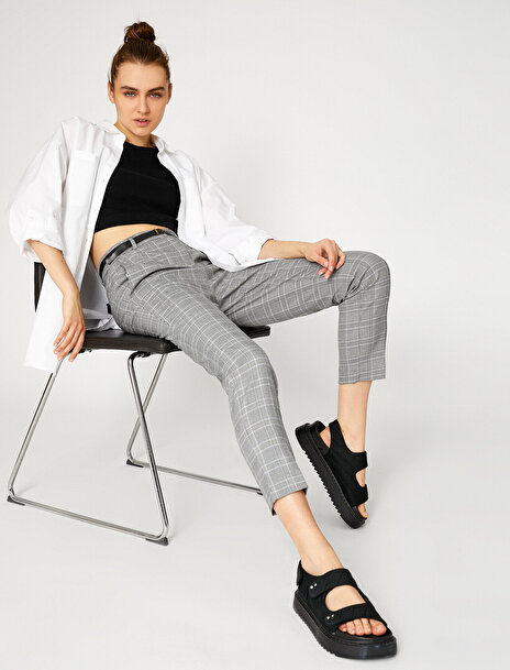 Koton Kadın Kemerli Ekoseli Pantolon