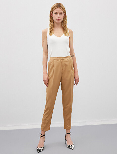 Koton Kadın Pilili Normal Bel Pantolon