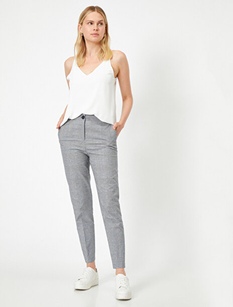 Koton Kadın Ekoseli Slim Fit Pantolon Koton Kadın Ekoseli Slim Fit Pantolon