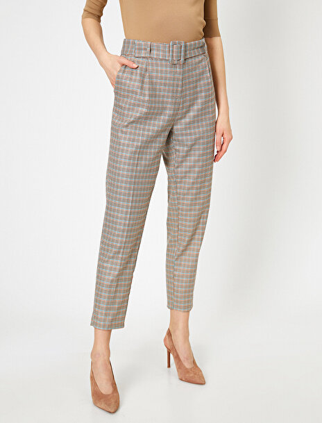 Koton Kadın Kemerli Ekoseli Havuç Pantolon