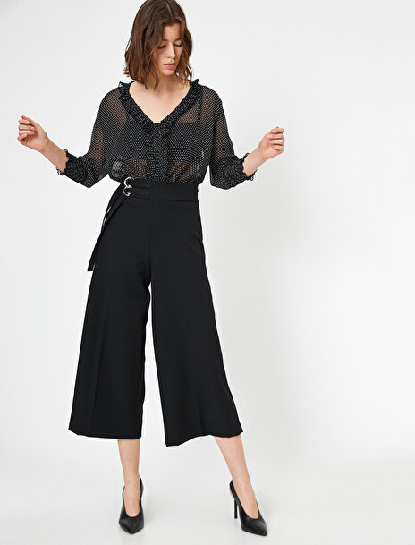 Koton Kadın Kontrast Bel Detaylı Kısa Paça Pantolon Koton Kadın Kontrast Bel Detaylı Kısa Paça Pantolon