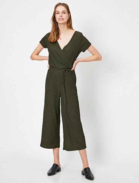 Koton Kadın V Yaka Belden Bağlama Detaylı Standart Kesim Midi Boy Tulum Koton Kadın V Yaka Belden Bağlama Detaylı Standart Kesim Midi Boy Tulum