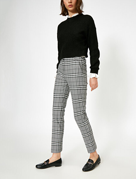 Koton Kadın Ekoseli Slim Fit Pantolon Koton Kadın Ekoseli Slim Fit Pantolon