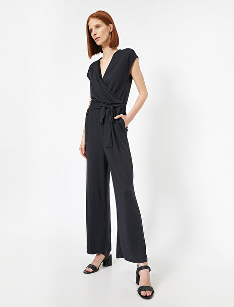 Koton Kadın Belden Bağlama Detaylı V Yaka Cepli Standart Kalıp Kısa Kollu Tulum Koton Kadın Belden Bağlama Detaylı V Yaka Cepli Standart Kalıp Kısa Kollu Tulum