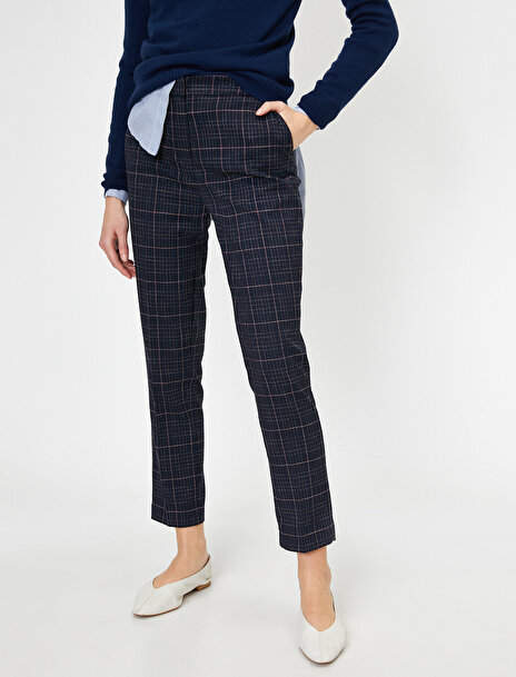 Koton Kadın Kareli Slim Fit Dar Paça Pantolon