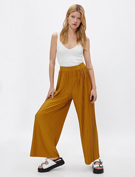 Koton Kadın Normal Bel Geniş Kesim Pilili Pantolon