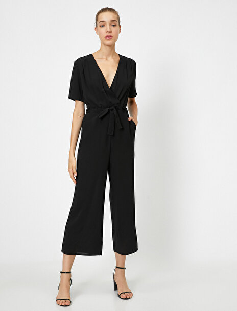 Koton Kadın Kısa Kollu V Yaka Kemerli Tulum Koton Kadın Kısa Kollu V Yaka Kemerli Tulum