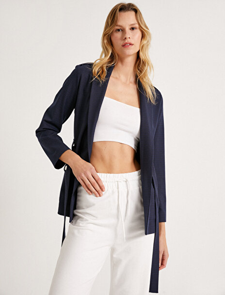 Koton Kadın Kareli Apolet ve Şerit Detaylı Uzun Blazer Koton Kadın Kareli Apolet ve Şerit Detaylı Uzun Blazer