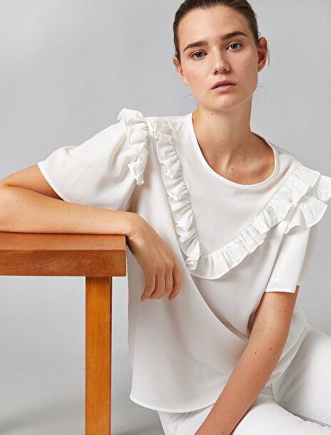 Koton Kadın Kısa Kollu Bisiklet Yaka Fırfırlı Bluz