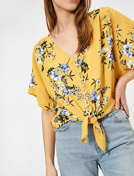 Koton Kadın Çiçek Desenli Düğme Detaylı Gömlek Koton Kadın Çiçek Desenli Düğme Detaylı Gömlek