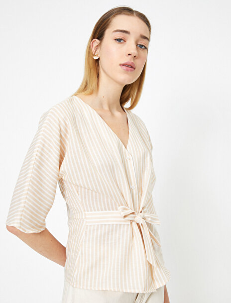 Koton Kadın V Yaka Düğmeli Beli Bağlama Detaylı Çizgili Desenli Bluz