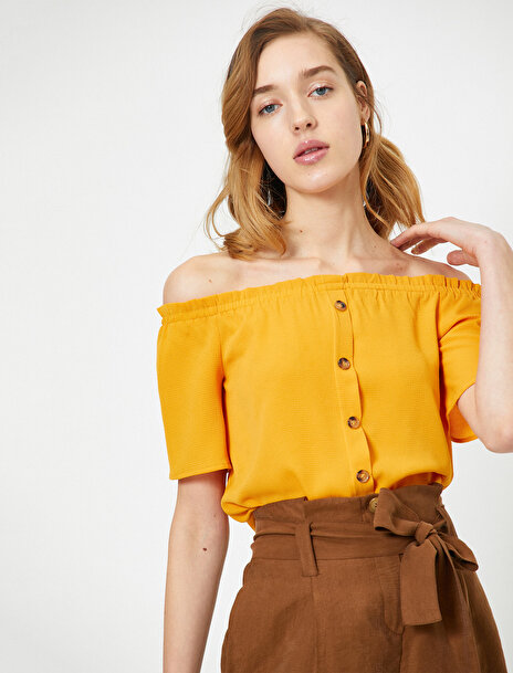 Koton Kadın Düşük Omuzlu Düğme Detaylı Bluz Koton Kadın Düşük Omuzlu Düğme Detaylı Bluz