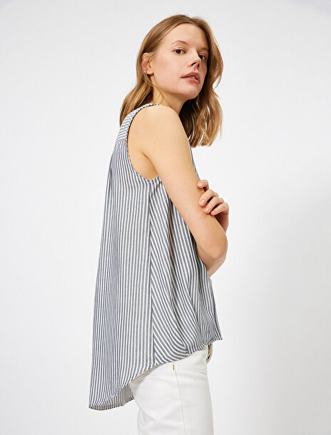 Koton Kadın Asimetrik Etek Ucu Detaylı Çizgili Kolsuz Gömlek