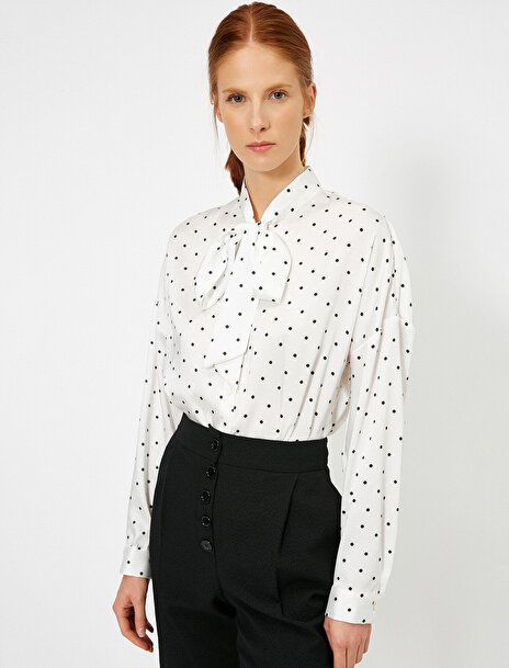 Koton Kadın Uzun Kollu Puantiye Desenli Fular Detaylı Bluz