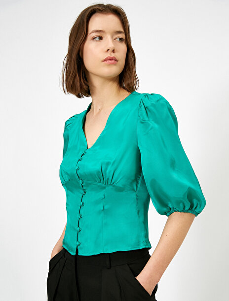 Koton Kadın Saten Düğme Detaylı V Yaka Bluz Koton Kadın Saten Düğme Detaylı V Yaka Bluz