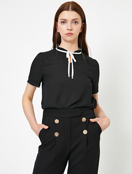 Koton Kadın Yaka Bağlama Detaylı Kısa Kollu Bluz