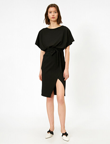 Koton Kadın Bağlama Detaylı Yırtmaçlı Dar Kalıp Kısa Kollu Elbise