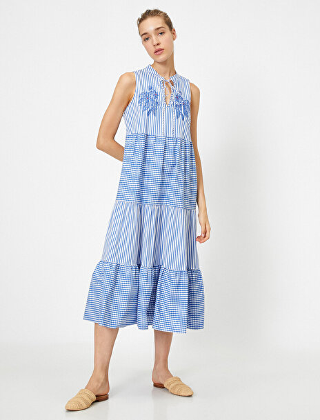 Koton Kadın Kolsuz Çizgili Kareli İşlemeli Elbise