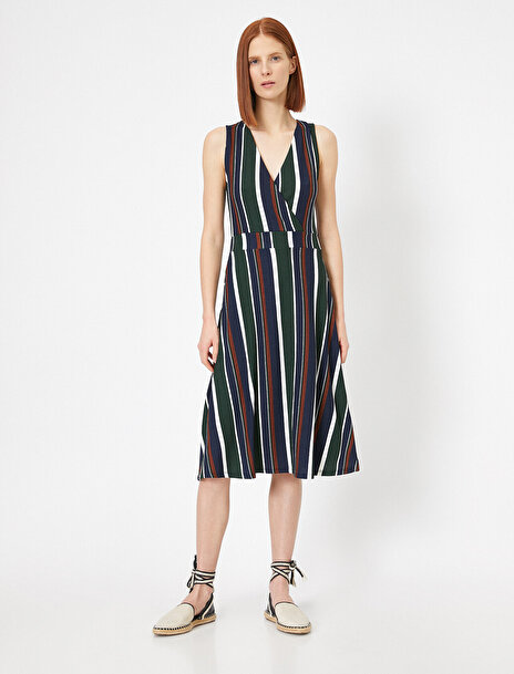 Koton Kadın Çizgili V yaka Standart Kalıp Kolsuz Midi Elbise