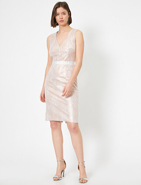 Koton Kadın Metalik Elbise Abiye Desenli V Yaka Kolsuz Midi Boy