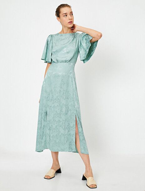 Koton Kadın Çiçek Desenli Kısa Kollu Yırtmaçlı Elbise