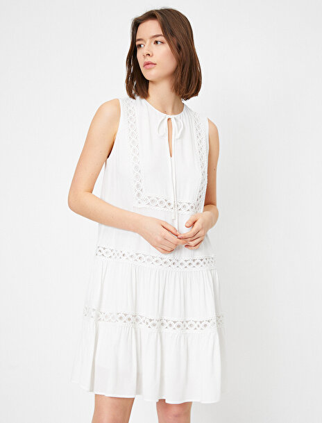 Koton Kadın Dantel Detaylı Viskon Siyah Elbise Koton Kadın Dantel Detaylı Viskon Siyah Elbise