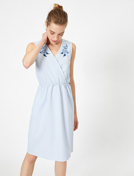 Koton Kadın V Yaka Kolsuz İşlemeli Midi Elbise