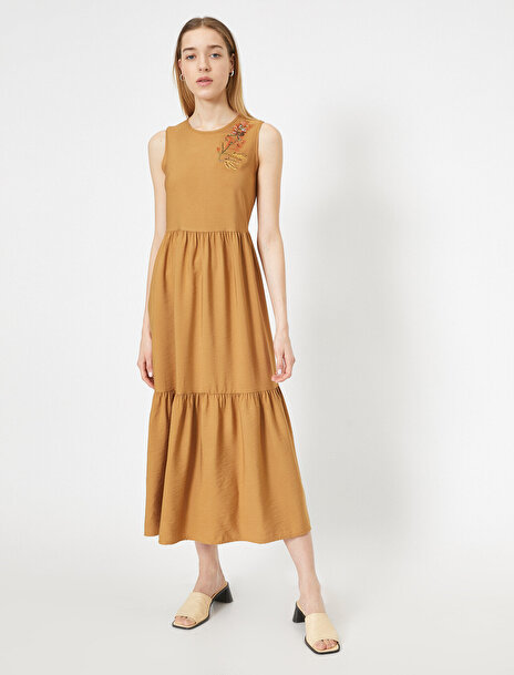 Koton Kadın Yakası Çiçek İşleme Detaylı Uzun Poplin Elbise