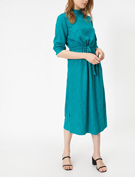 Koton Kadın Yüksek Yaka Desenli Beli Bağlamalı Midi Elbise Koton Kadın Yüksek Yaka Desenli Beli Bağlamalı Midi Elbise