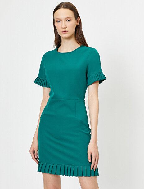 Koton Kadın Siyah Pilise Detaylı Elbise