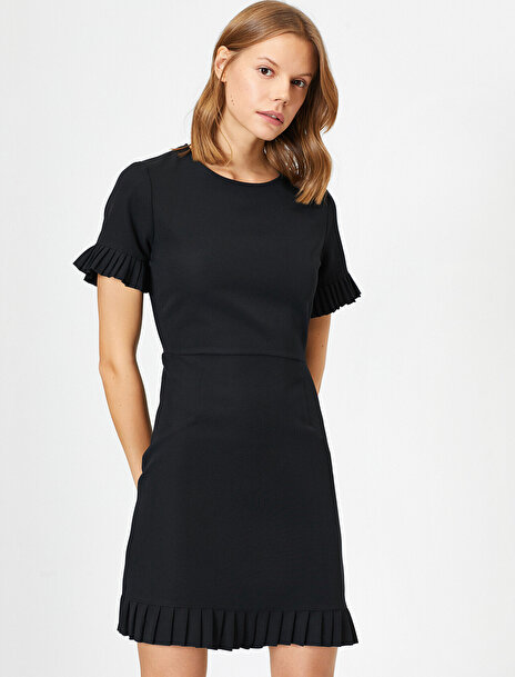 Koton Kadın Siyah Pilise Detaylı Elbise