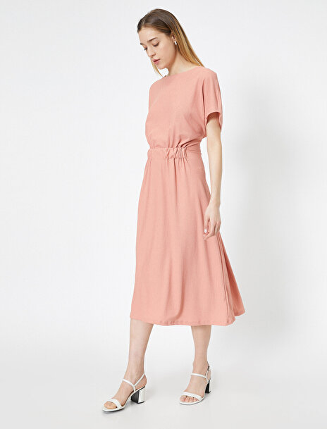 Koton Kadın Beli Büzgülü Kısa Kollu Midi Elbise