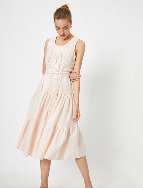 Koton Kadın Oyuk Yaka Kolsuz Beli Bağlamalı Fırfır Detaylı Midi Elbise