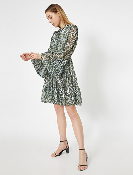 Koton Kadın Kolları Volanlı Bisiklet Yaka Pilili Elbise