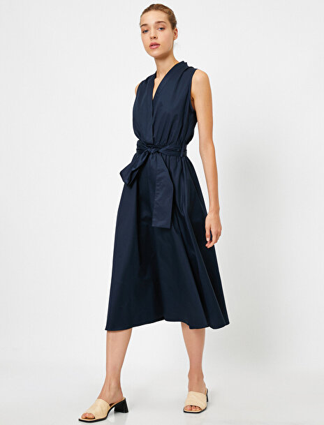 Koton Kadın Pamuklu Kemerli V Yaka Midi Elbise