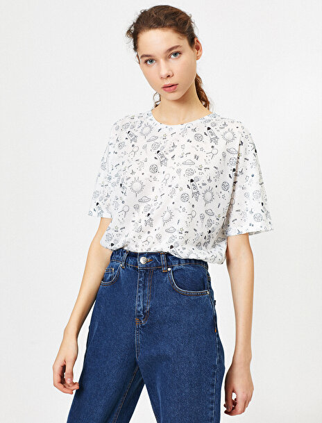 Koton Kadın Bisiklet Yaka Uzay Desenli Kısa Kol Tişört