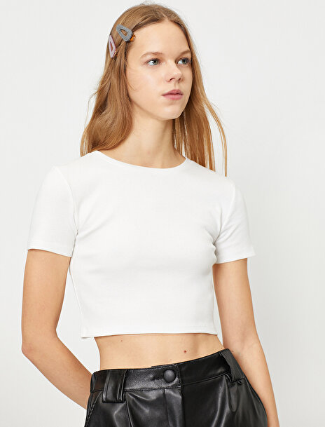 Koton Kadın Bisiklet Yaka Basic Crop T-shirt Koton Kadın Bisiklet Yaka Basic Crop T-shirt